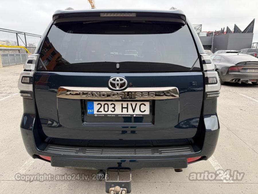 Toyota Land Cruiser 2021 Tallina, ar dzinēja tilpumu 2.80 L un nobraukumu 175 tūkst. km par 55000 €, foto 5 vietnē AUTOMOTO.COM.LV