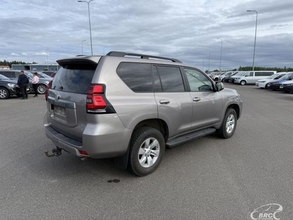 Toyota Land Cruiser 2021 in Vilnius, with an engine capacity of 2.76 L and mileage of 158 thousand km for 39900 €, photo 4 on AUTOMOTO.COM.LV