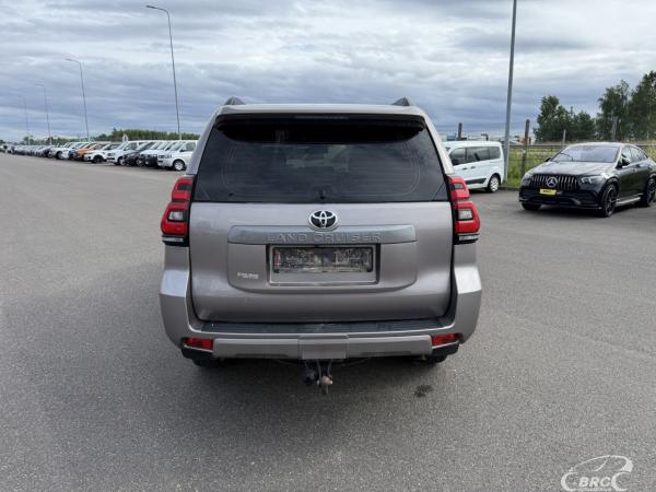 Toyota Land Cruiser 2021 in Vilnius, with an engine capacity of 2.76 L and mileage of 158 thousand km for 39900 €, photo 5 on AUTOMOTO.COM.LV
