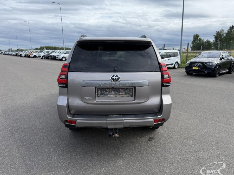 Toyota Land Cruiser 2021 in Vilnius, with an engine capacity of 2.76 L and mileage of 158 thousand km for 39900 €, photo 6 on AUTOMOTO.COM.LV