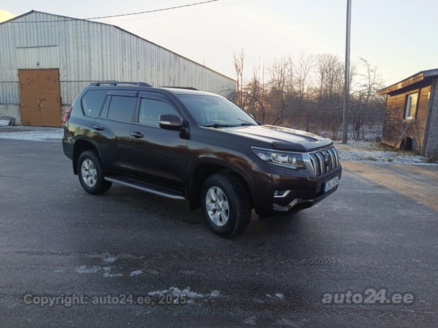 Toyota Land Cruiser 2022 Narva, ar dzinēja tilpumu 2.80 L un nobraukumu 66 tūkst. km par 55000 €, foto 6 vietnē AUTOMOTO.COM.LV