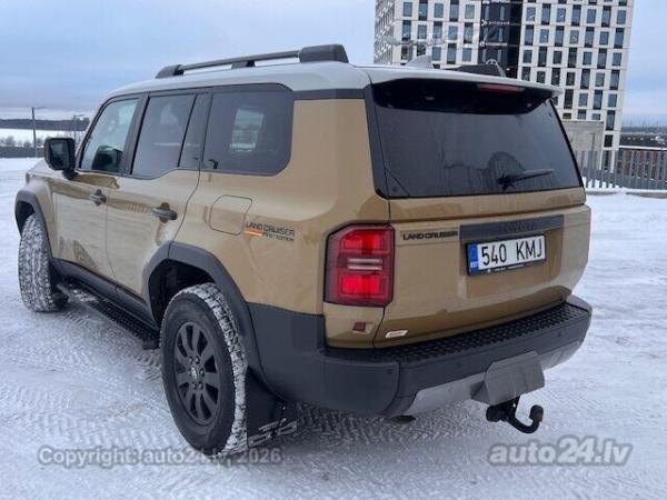 Toyota Land Cruiser 2024 Tallina, ar dzinēja tilpumu 2.80 L un nobraukumu 15 tūkst. km par 84990 €, foto 6 vietnē AUTOMOTO.COM.LV