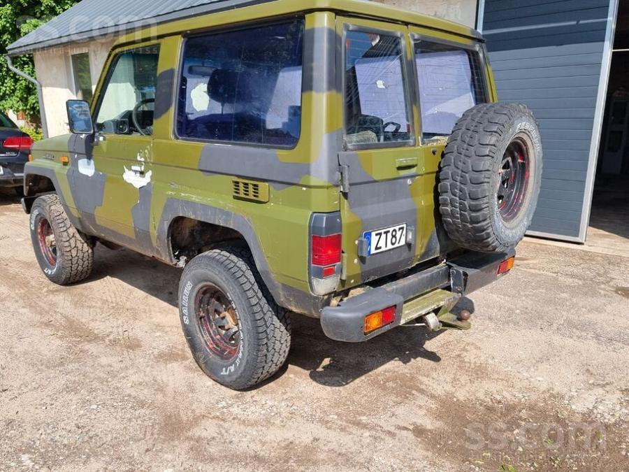 Zaļš Toyota Land Cruiser 1987 Valmiera, ar dzinēja tilpumu 2.40 L un nobraukumu 0 tūkst. km par 2920 €, foto 4 vietnē AUTOMOTO.COM.LV