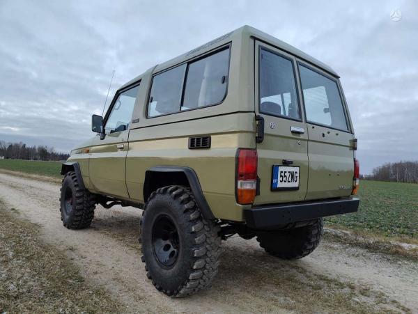 Green Toyota Land Cruiser 1992 in Viljandi, with an engine capacity of 2.40 L and mileage of 149 thousand km for 18500 €, photo 5 on AUTOMOTO.COM.LV