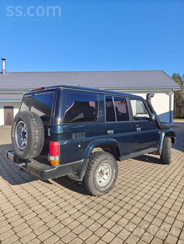 Zaļš Toyota Land Cruiser 1993 Rīga, ar dzinēja tilpumu 2.40 L un nobraukumu 287 tūkst. km par 28500 €, foto 3 vietnē AUTOMOTO.COM.LV