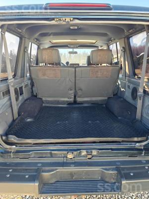 Green Toyota Land Cruiser 1993 in Riga, with an engine capacity of 2.40 L and mileage of 287 thousand km for 28500 €, photo 7 on AUTOMOTO.COM.LV