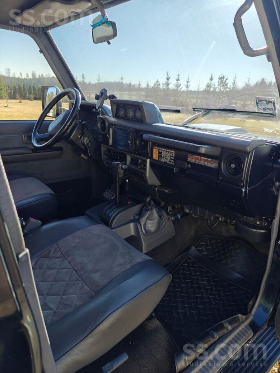 Green Toyota Land Cruiser 1993 in Riga, with an engine capacity of 2.40 L and mileage of 287 thousand km for 28500 €, photo 8 on AUTOMOTO.COM.LV