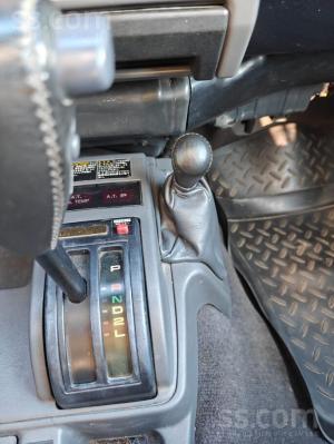 Green Toyota Land Cruiser 1993 in Riga, with an engine capacity of 2.40 L and mileage of 287 thousand km for 28500 €, photo 11 on AUTOMOTO.COM.LV