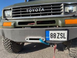 Zaļš Toyota Land Cruiser 1995 Tallina, ar dzinēja tilpumu 3.00 L un nobraukumu 326 tūkst. km par 11999 €, foto  vietnē AUTOMOTO.COM.LV