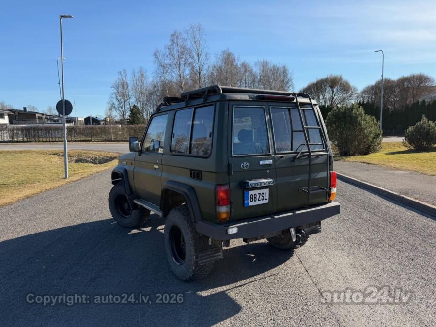 Green Toyota Land Cruiser 1995 in Tallinn, with an engine capacity of 3.00 L and mileage of 326 thousand km for 11999 €, photo 9 on AUTOMOTO.COM.LV