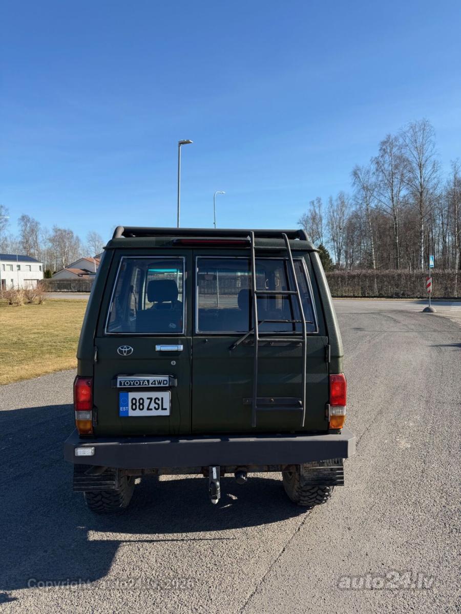 Green Toyota Land Cruiser 1995 in Tallinn, with an engine capacity of 3.00 L and mileage of 326 thousand km for 11999 €, photo 10 on AUTOMOTO.COM.LV