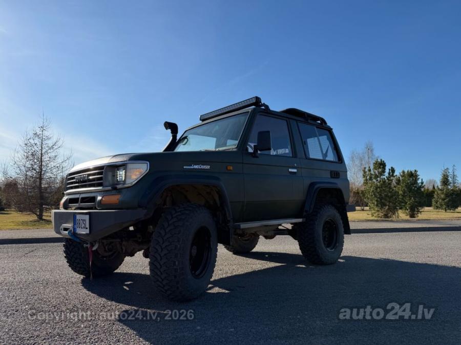 Green Toyota Land Cruiser 1995 in Tallinn, with an engine capacity of 3.00 L and mileage of 326 thousand km for 11999 €, photo 13 on AUTOMOTO.COM.LV
