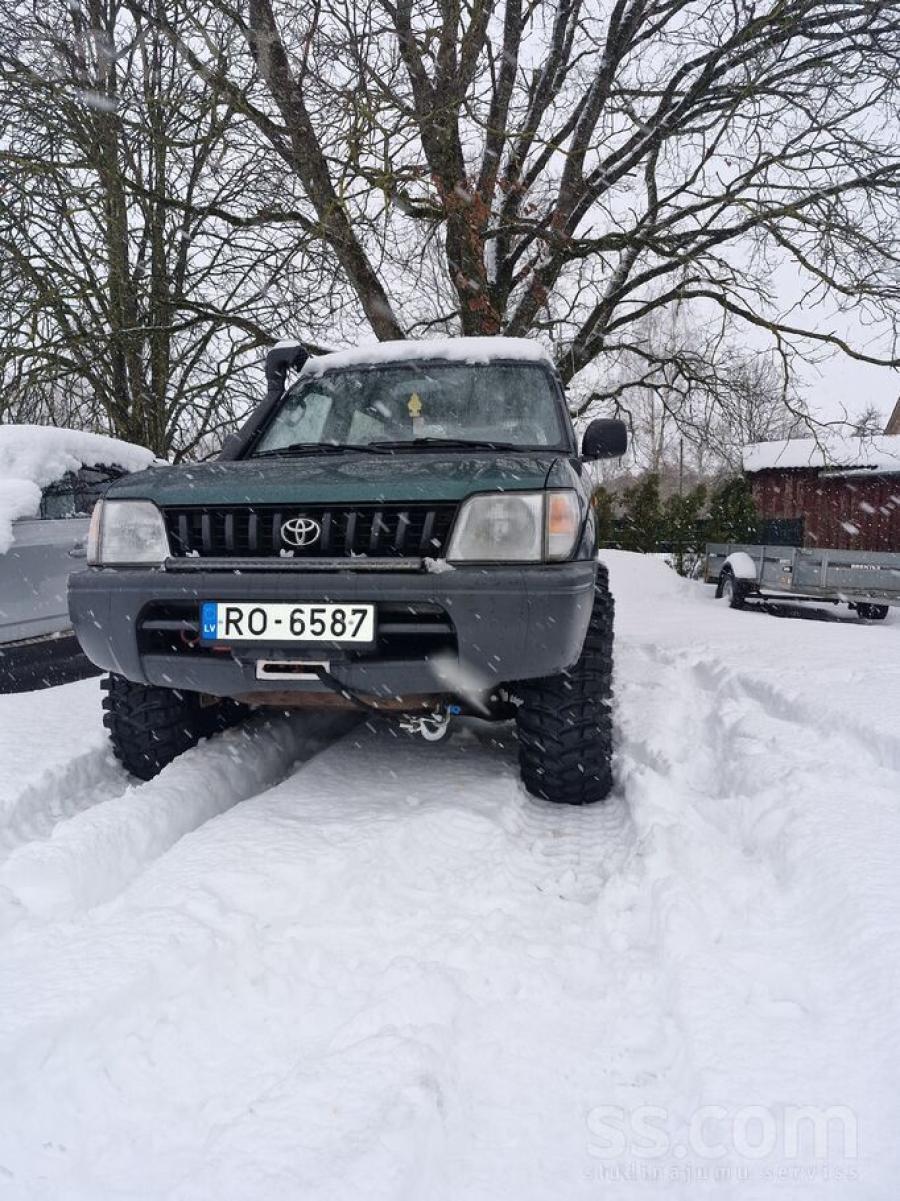 Green Toyota Land Cruiser 1997 in Liepaja, with an engine capacity of 3.00 L and mileage of 389 thousand km for 7500 €, photo 1 on AUTOMOTO.COM.LV