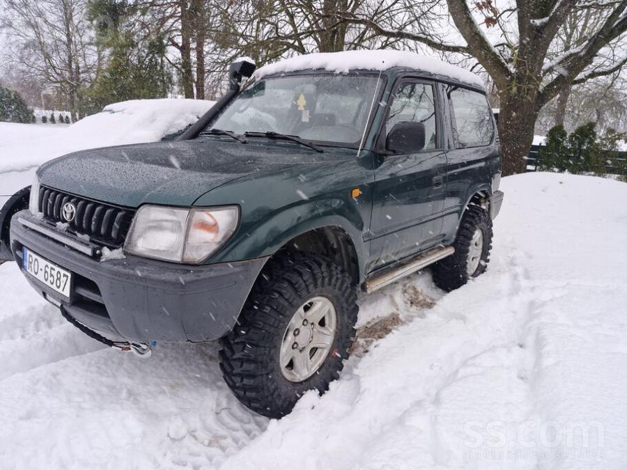 Green Toyota Land Cruiser 1997 in Liepaja, with an engine capacity of 3.00 L and mileage of 389 thousand km for 7500 €, photo 3 on AUTOMOTO.COM.LV