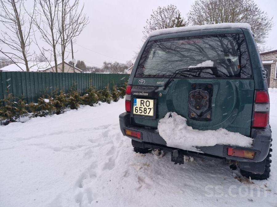 Green Toyota Land Cruiser 1997 in Liepaja, with an engine capacity of 3.00 L and mileage of 389 thousand km for 7500 €, photo 8 on AUTOMOTO.COM.LV