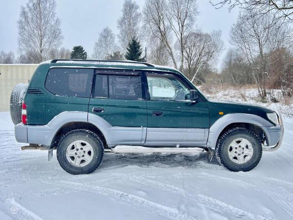 Green Toyota Land Cruiser 1998 in Riga, with an engine capacity of 3.40 L and mileage of 163 thousand km for 6500 €, photo 9 on AUTOMOTO.COM.LV