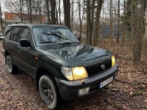 Zaļš Toyota Land Cruiser 2000 Panevēža, ar dzinēja tilpumu 2.98 L un nobraukumu 298 tūkst. km par 6500 €, foto  vietnē AUTOMOTO.COM.LV