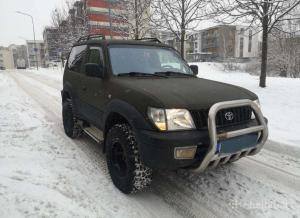 Zaļš Toyota Land Cruiser 2001 Kauņa, ar dzinēja tilpumu 2.90 L un nobraukumu 420 tūkst. km par 8200 €, foto  vietnē AUTOMOTO.COM.LV