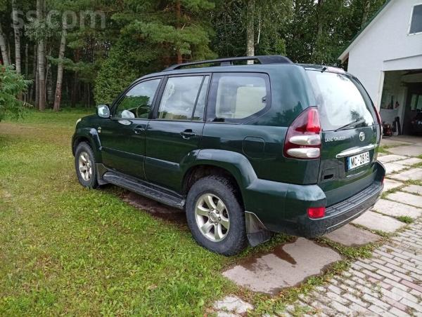 Green Toyota Land Cruiser 2004 in Jekabpils, with an engine capacity of 3.00 L and mileage of 378 thousand km for 6900 €, photo 5 on AUTOMOTO.COM.LV