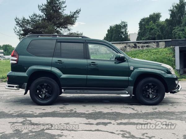 Green Toyota Land Cruiser 2008 in Tallinn, with an engine capacity of 3.00 L and mileage of 185 thousand km for 15990 €, photo 2 on AUTOMOTO.COM.LV
