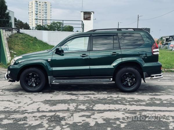 Green Toyota Land Cruiser 2008 in Tallinn, with an engine capacity of 3.00 L and mileage of 185 thousand km for 15990 €, photo 5 on AUTOMOTO.COM.LV