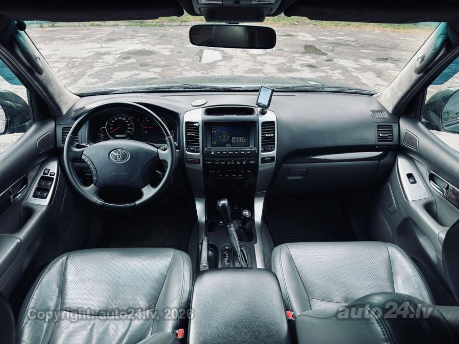 Green Toyota Land Cruiser 2008 in Tallinn, with an engine capacity of 3.00 L and mileage of 185 thousand km for 15990 €, photo 9 on AUTOMOTO.COM.LV
