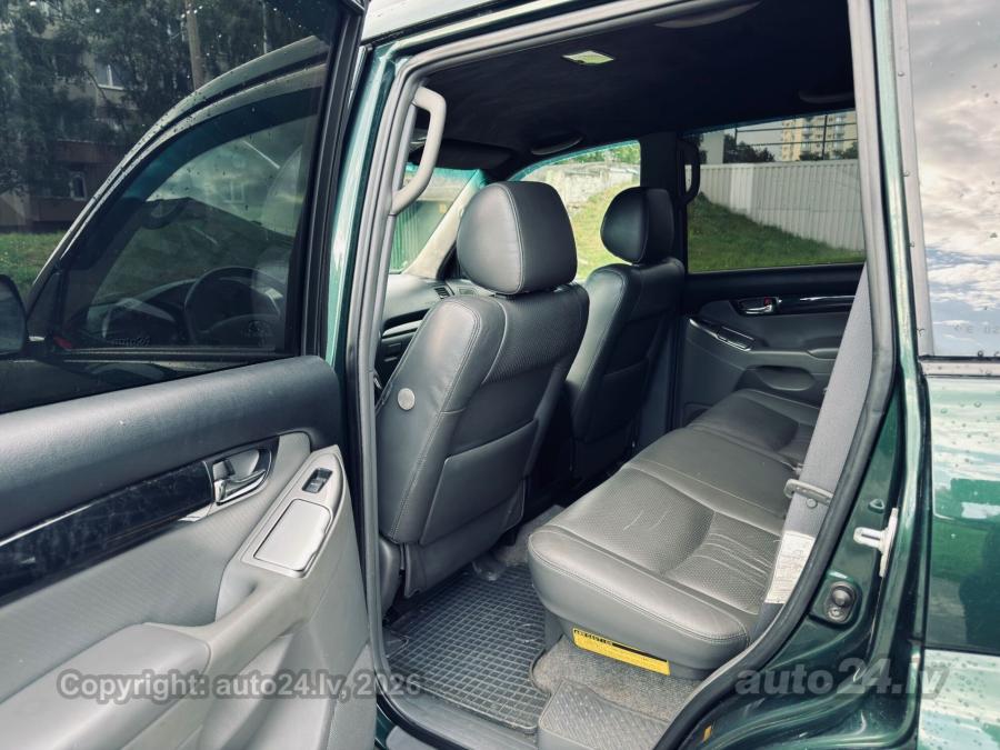 Green Toyota Land Cruiser 2008 in Tallinn, with an engine capacity of 3.00 L and mileage of 185 thousand km for 15990 €, photo 11 on AUTOMOTO.COM.LV