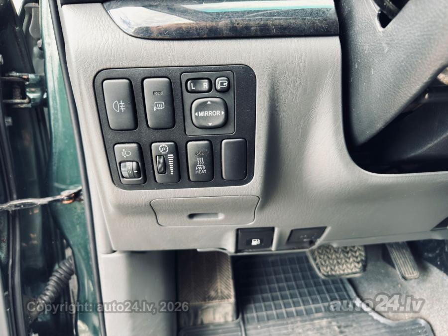 Green Toyota Land Cruiser 2008 in Tallinn, with an engine capacity of 3.00 L and mileage of 185 thousand km for 15990 €, photo 19 on AUTOMOTO.COM.LV