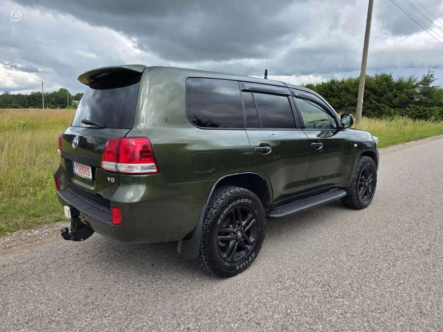 Green Toyota Land Cruiser 2008 in Kaunas, with an engine capacity of 4.46 L and mileage of 296 thousand km for 21500 €, photo 4 on AUTOMOTO.COM.LV