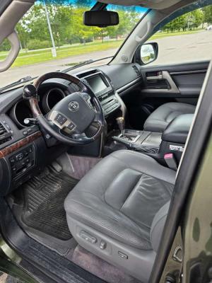 Green Toyota Land Cruiser 2008 in Kaunas, with an engine capacity of 4.46 L and mileage of 296 thousand km for 21500 €, photo 9 on AUTOMOTO.COM.LV