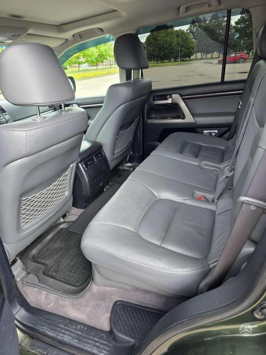 Green Toyota Land Cruiser 2008 in Kaunas, with an engine capacity of 4.46 L and mileage of 296 thousand km for 21500 €, photo 10 on AUTOMOTO.COM.LV