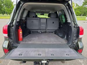Green Toyota Land Cruiser 2008 in Kaunas, with an engine capacity of 4.46 L and mileage of 296 thousand km for 21500 €, photo 11 on AUTOMOTO.COM.LV