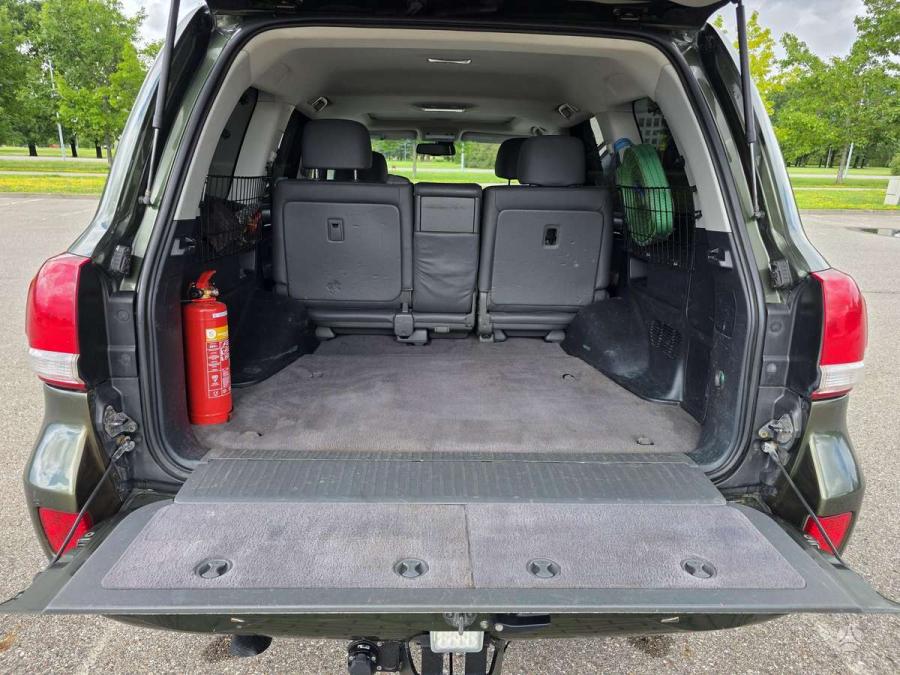 Green Toyota Land Cruiser 2008 in Kaunas, with an engine capacity of 4.46 L and mileage of 296 thousand km for 21500 €, photo 11 on AUTOMOTO.COM.LV