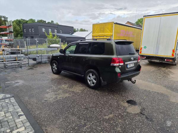 Zaļš Toyota Land Cruiser 2008 Alīta, ar dzinēja tilpumu 4.46 L un nobraukumu 284 tūkst. km par 22999 €, foto 3 vietnē AUTOMOTO.COM.LV