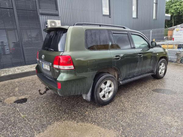 Zaļš Toyota Land Cruiser 2008 Alīta, ar dzinēja tilpumu 4.46 L un nobraukumu 284 tūkst. km par 22999 €, foto 4 vietnē AUTOMOTO.COM.LV