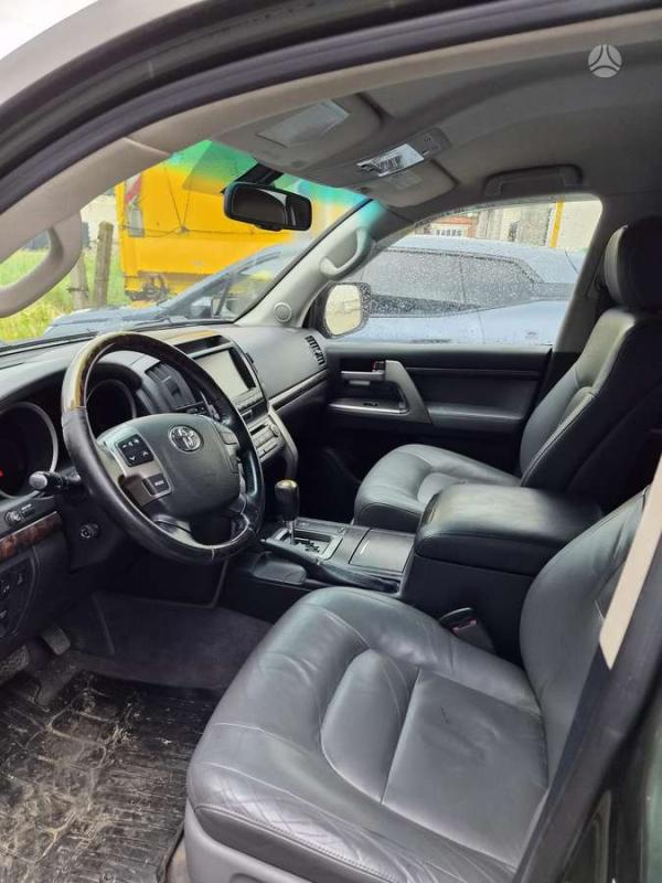 Zaļš Toyota Land Cruiser 2008 Alīta, ar dzinēja tilpumu 4.46 L un nobraukumu 284 tūkst. km par 22999 €, foto 5 vietnē AUTOMOTO.COM.LV
