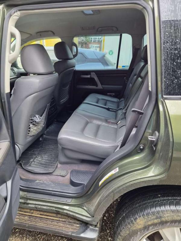 Zaļš Toyota Land Cruiser 2008 Alīta, ar dzinēja tilpumu 4.46 L un nobraukumu 284 tūkst. km par 22999 €, foto 8 vietnē AUTOMOTO.COM.LV