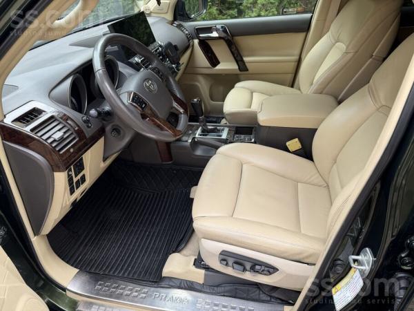 Green Toyota Land Cruiser 2014 in Riga, with an engine capacity of 3.00 L and mileage of 111 thousand km for 29700 €, photo 4 on AUTOMOTO.COM.LV