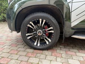 Green Toyota Land Cruiser 2014 in Riga, with an engine capacity of 3.00 L and mileage of 111 thousand km for 29700 €, photo 12 on AUTOMOTO.COM.LV