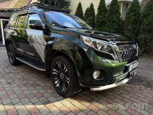 Green Toyota Land Cruiser 2014 in Riga, with an engine capacity of 3.00 L and mileage of 111 thousand km for 29700 €, photo 13 on AUTOMOTO.COM.LV