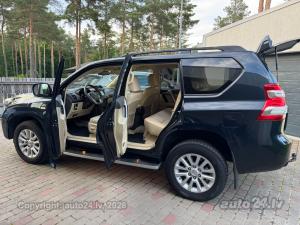 Green Toyota Land Cruiser 2017 in Tallinn, with an engine capacity of 2.80 L and mileage of 200 thousand km for 31990 €, photo 3 on AUTOMOTO.COM.LV