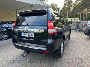 Green Toyota Land Cruiser 2017 in Tallinn, with an engine capacity of 2.80 L and mileage of 200 thousand km for 31990 €, photo 5 on AUTOMOTO.COM.LV