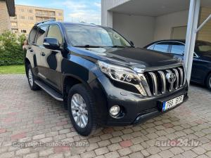 Green Toyota Land Cruiser 2017 in Tallinn, with an engine capacity of 2.80 L and mileage of 200 thousand km for 31990 €, photo 7 on AUTOMOTO.COM.LV