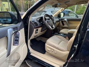 Green Toyota Land Cruiser 2017 in Tallinn, with an engine capacity of 2.80 L and mileage of 200 thousand km for 31990 €, photo 14 on AUTOMOTO.COM.LV