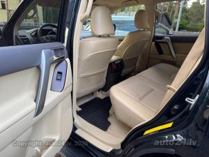 Green Toyota Land Cruiser 2017 in Tallinn, with an engine capacity of 2.80 L and mileage of 200 thousand km for 31990 €, photo 15 on AUTOMOTO.COM.LV