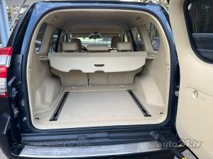 Green Toyota Land Cruiser 2017 in Tallinn, with an engine capacity of 2.80 L and mileage of 200 thousand km for 31990 €, photo 18 on AUTOMOTO.COM.LV