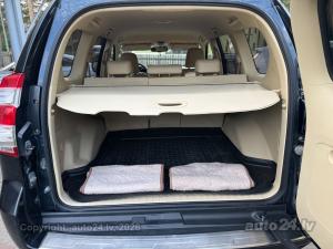 Green Toyota Land Cruiser 2017 in Tallinn, with an engine capacity of 2.80 L and mileage of 200 thousand km for 31990 €, photo 19 on AUTOMOTO.COM.LV
