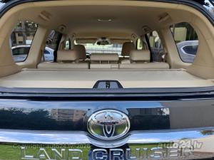 Green Toyota Land Cruiser 2017 in Tallinn, with an engine capacity of 2.80 L and mileage of 200 thousand km for 31990 €, photo 20 on AUTOMOTO.COM.LV