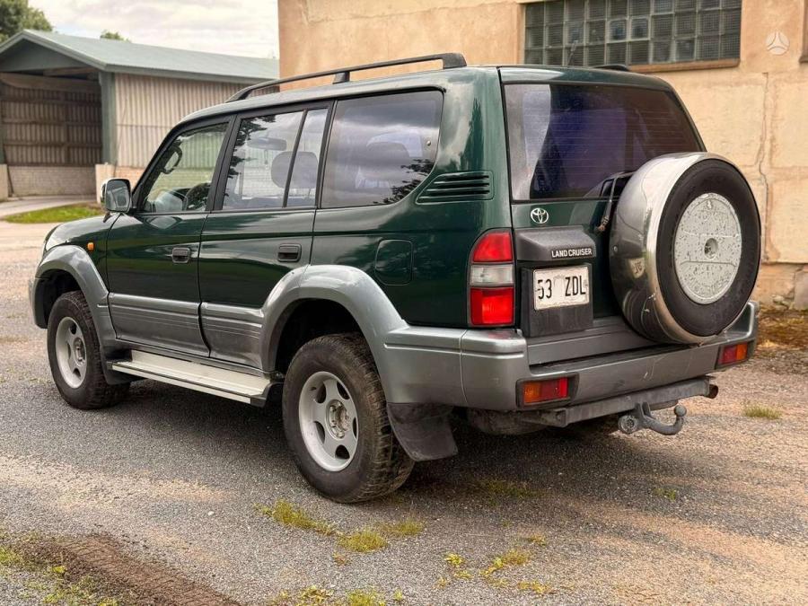Green Toyota Land Cruiser 1998 in Tartu, with an engine capacity of 3.38 L and mileage of 355 thousand km for 4500 €, photo 4 on AUTOMOTO.COM.LV