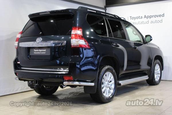 Zaļš Toyota Land Cruiser 2017 Tallina, ar dzinēja tilpumu 2.80 L un nobraukumu 126 tūkst. km par 33490 €, foto 2 vietnē AUTOMOTO.COM.LV